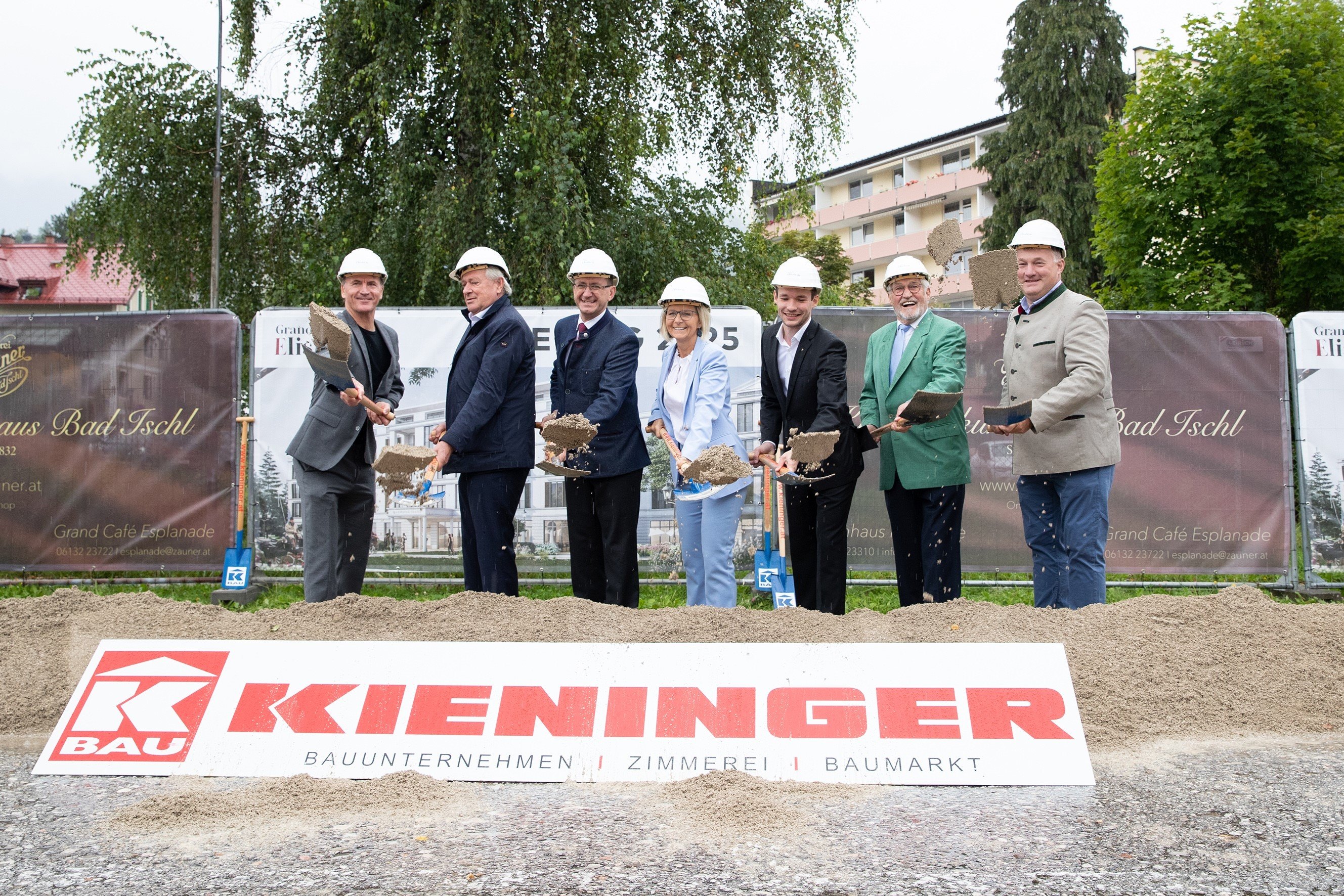 Land Oberösterreich - LR Achleitner: Spatenstich für Hotel Grand ...