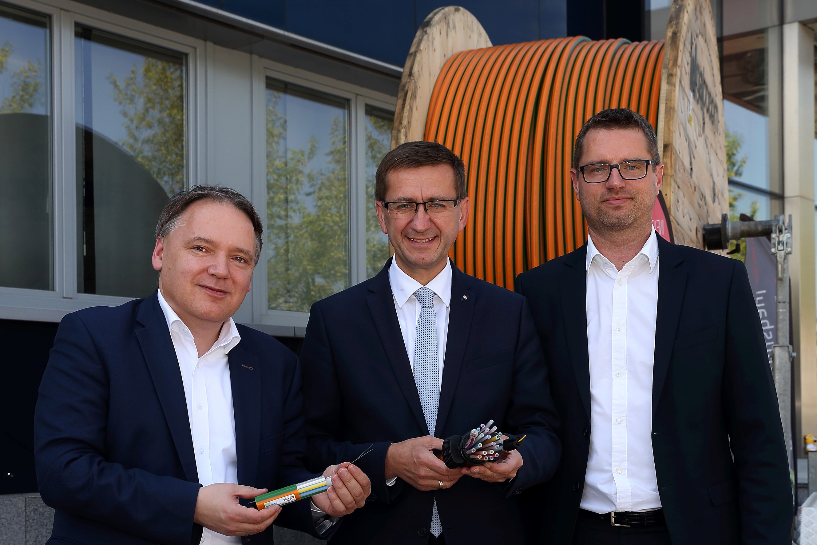 Land Oberösterreich - Landesrat Markus Achleitner: Glasfaser-Ausbau im ...