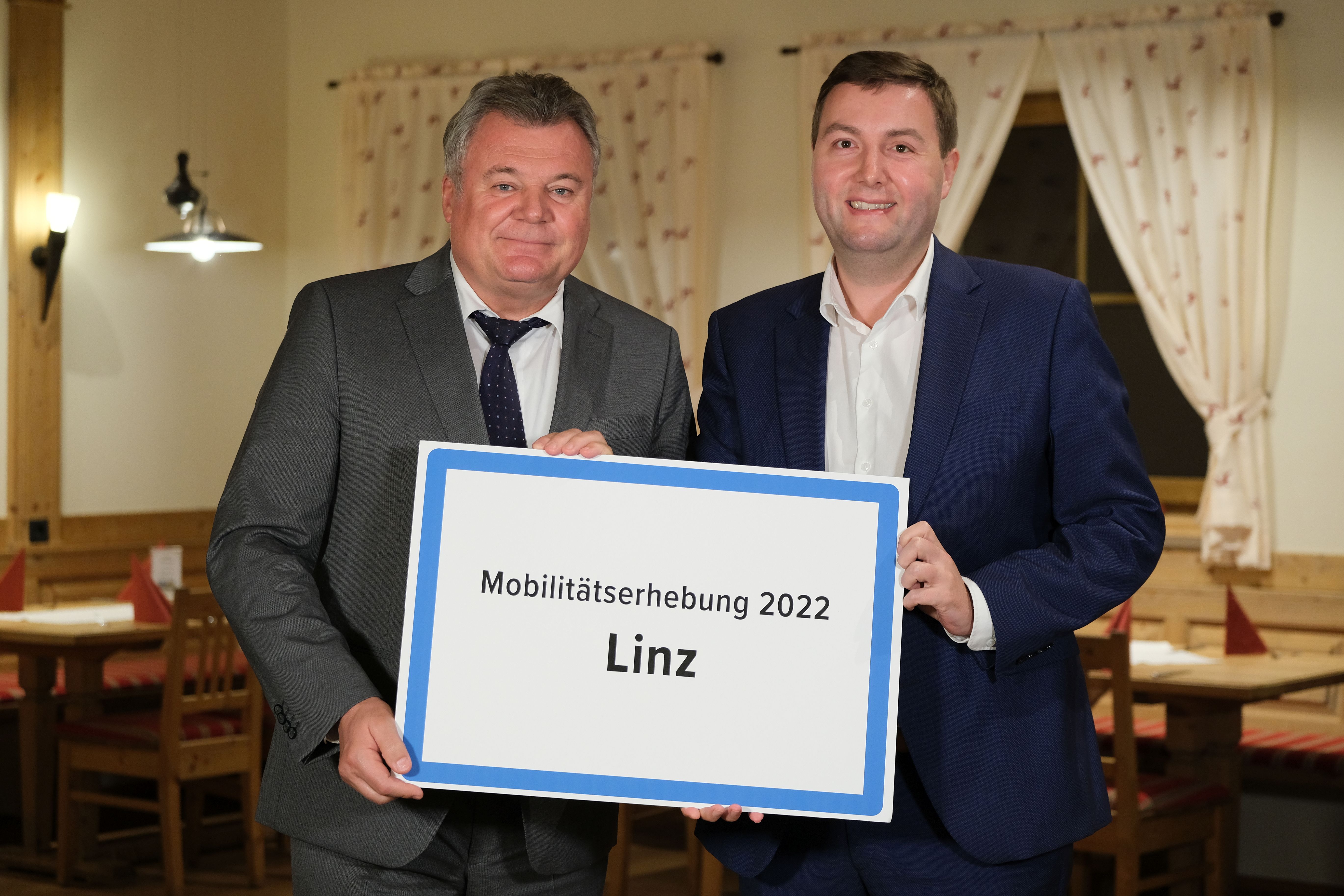 Land Oberösterreich - LR Mag. Steinkellner: 1 Land, 4 Viertel, 18 ...